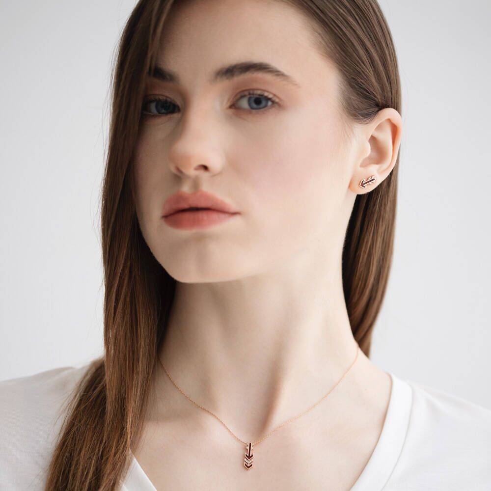 Malin Arrow Pırlanta Taşlı ve Bordo Mineli Küpe | Nev Jewellery